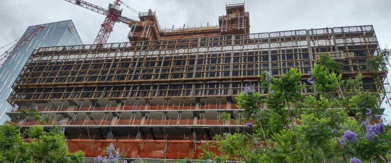 POWER SHILED Edge Protection and Safety System | EFCO Forms