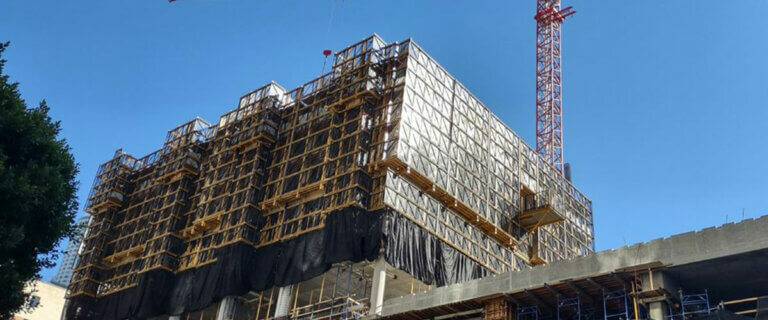 POWER SHILED Edge Protection and Safety System with lookout | EFCO Forms