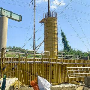 Encofrado para los estribos y aleros del puente