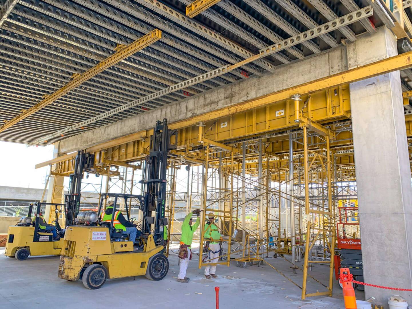 Tarlton Corp construction concrete parking garage at Washington | EFCO ...