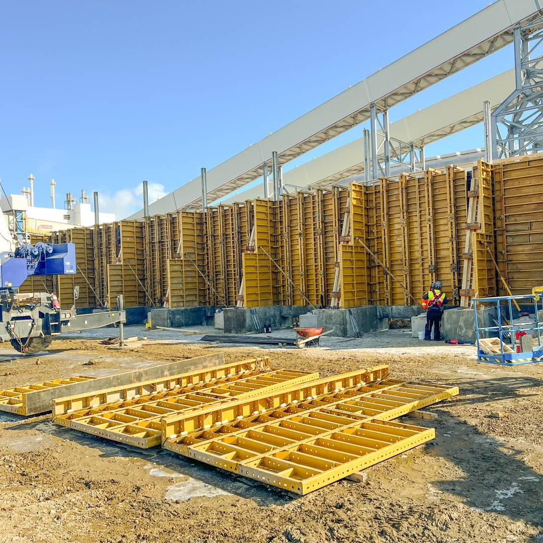 Lightweight Formwork for Buttressed Wall Construction
