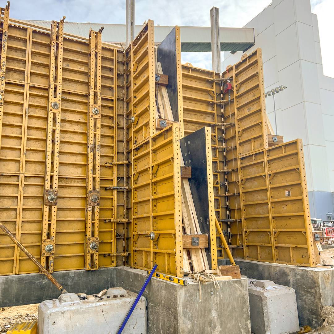 Lightweight Formwork for Buttressed Wall Construction