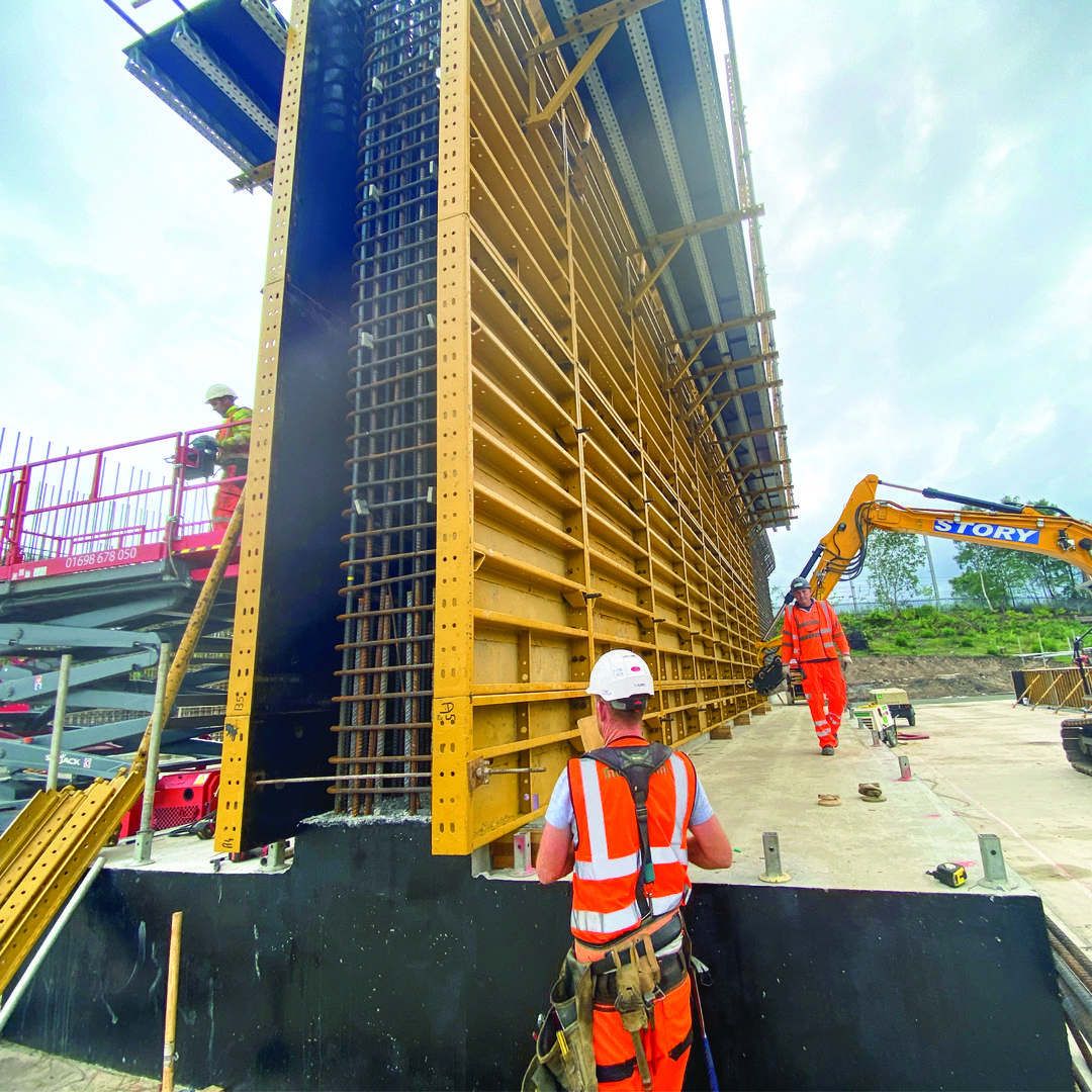 La construcción de un puente innovador hace historia